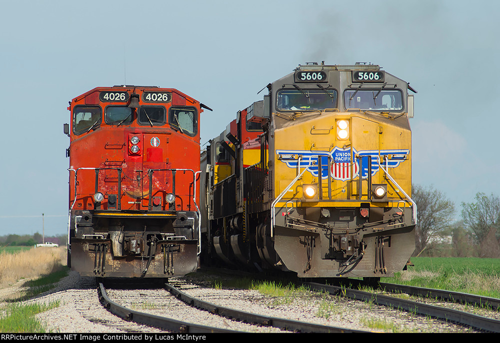 UP 5606 westbound K&O empty grain train